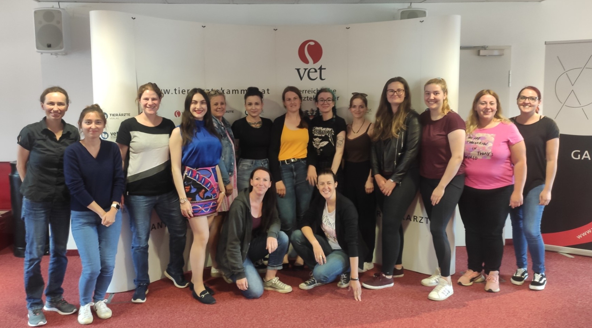 Tierärzteverlag - Erfolgreicher Abschluss der Tierarzthelferinnen 2022/ ...
